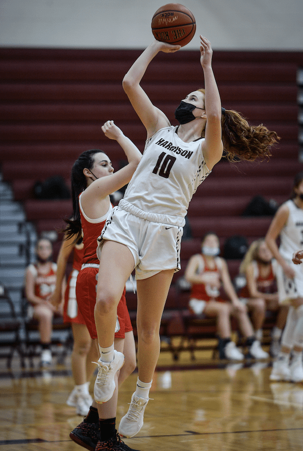 Huskies win Holiday Tourney – The Harrison Review